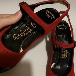 Deliso Debs | Shoes | Vintage Deliso Debs Slingback Wingtip Pumps ...